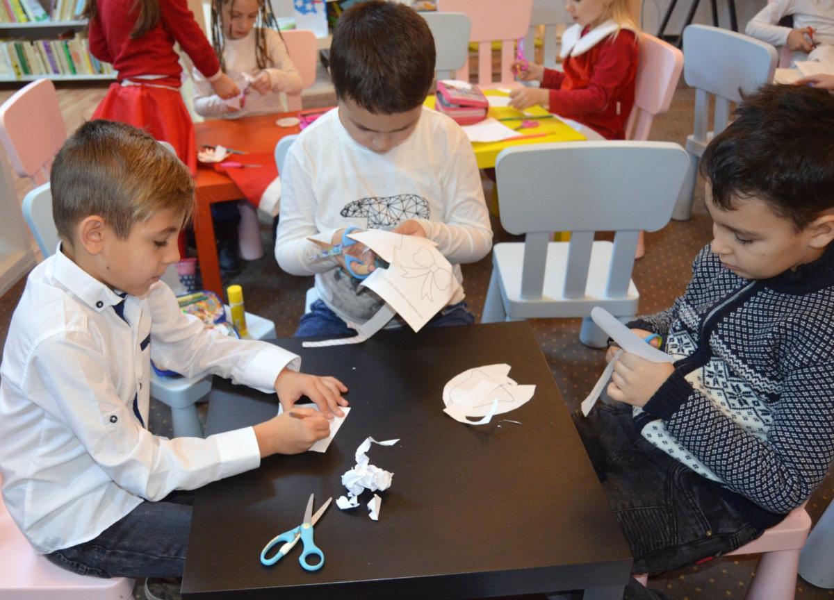 Mâini dibace – Atelierul lui Moș Crăciun – Biblioteca Judeţeana Ialomiţa
