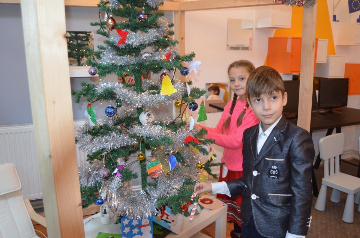 Mâini dibace – Atelierul lui Moș Crăciun – Biblioteca Judeţeana Ialomiţa