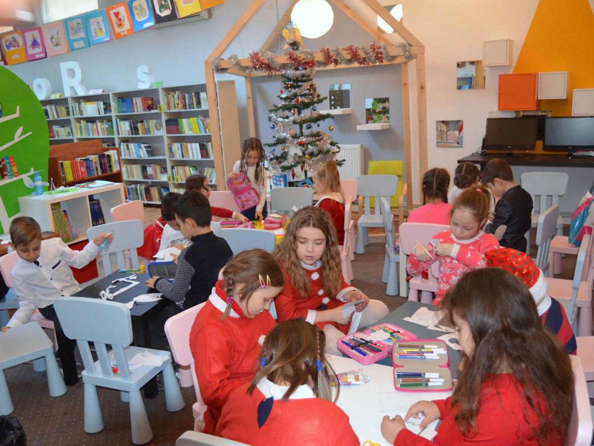Mâini dibace – Atelierul lui Moș Crăciun – Biblioteca Judeţeana Ialomiţa