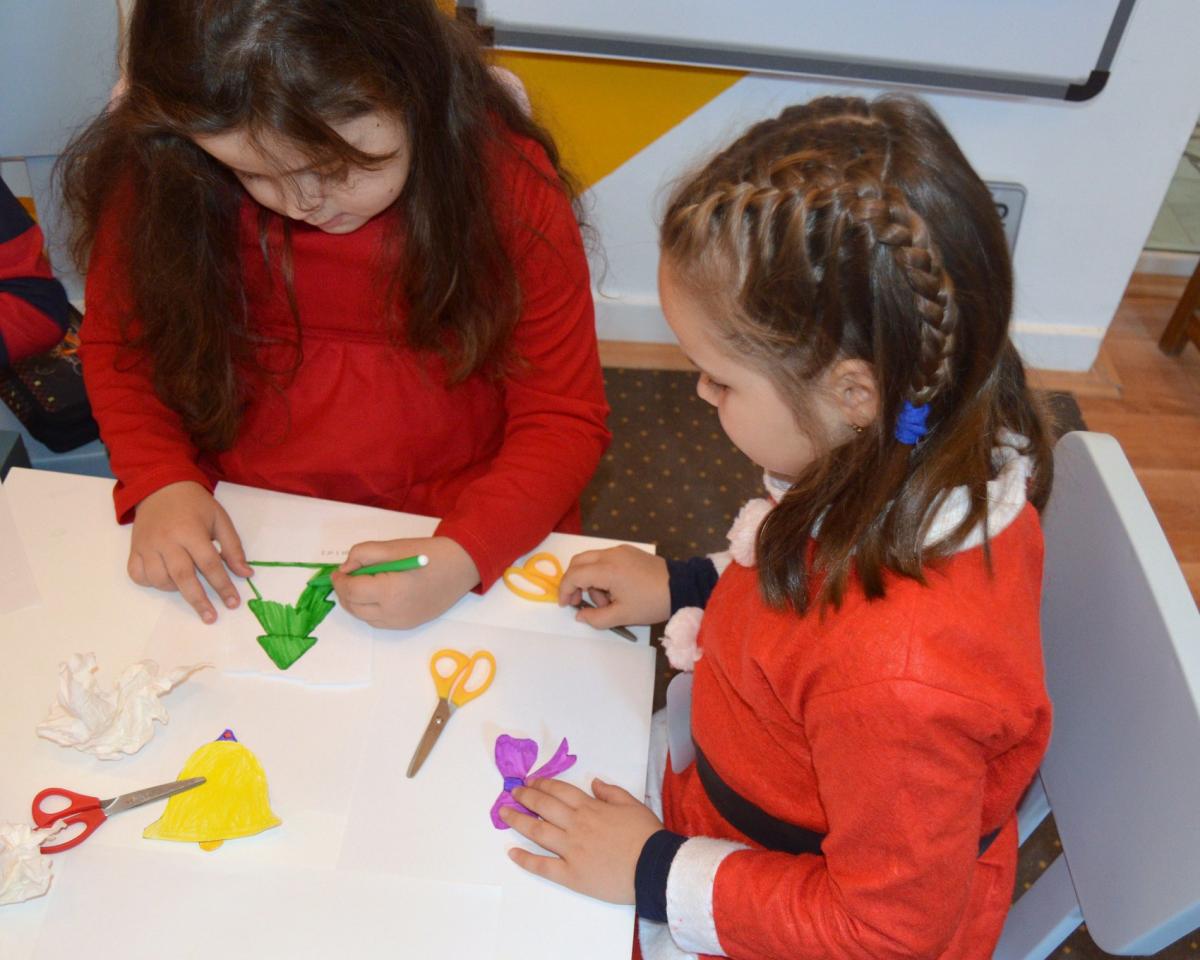 Mâini dibace – Atelierul lui Moș Crăciun – Biblioteca Judeţeana Ialomiţa