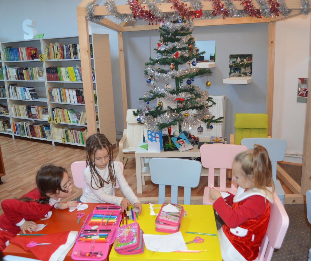 Mâini dibace – Atelierul lui Moș Crăciun – Biblioteca Judeţeana Ialomiţa